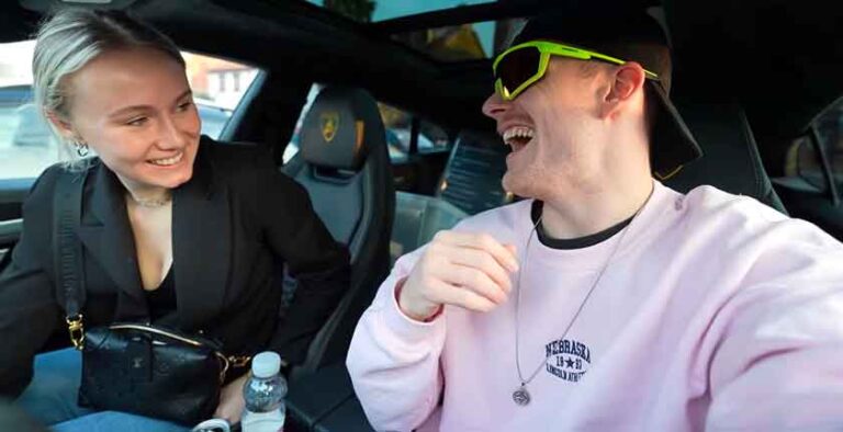 Enzo Knol, een YouTuber, en zijn vriendin reden met een snelheid van ... Enzo Knol, een YouTuber, en zijn vriendin reden met een snelheid van ...